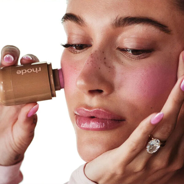 Hailey Bieber wants us to contour our lips with her new Rhode Peptide ...